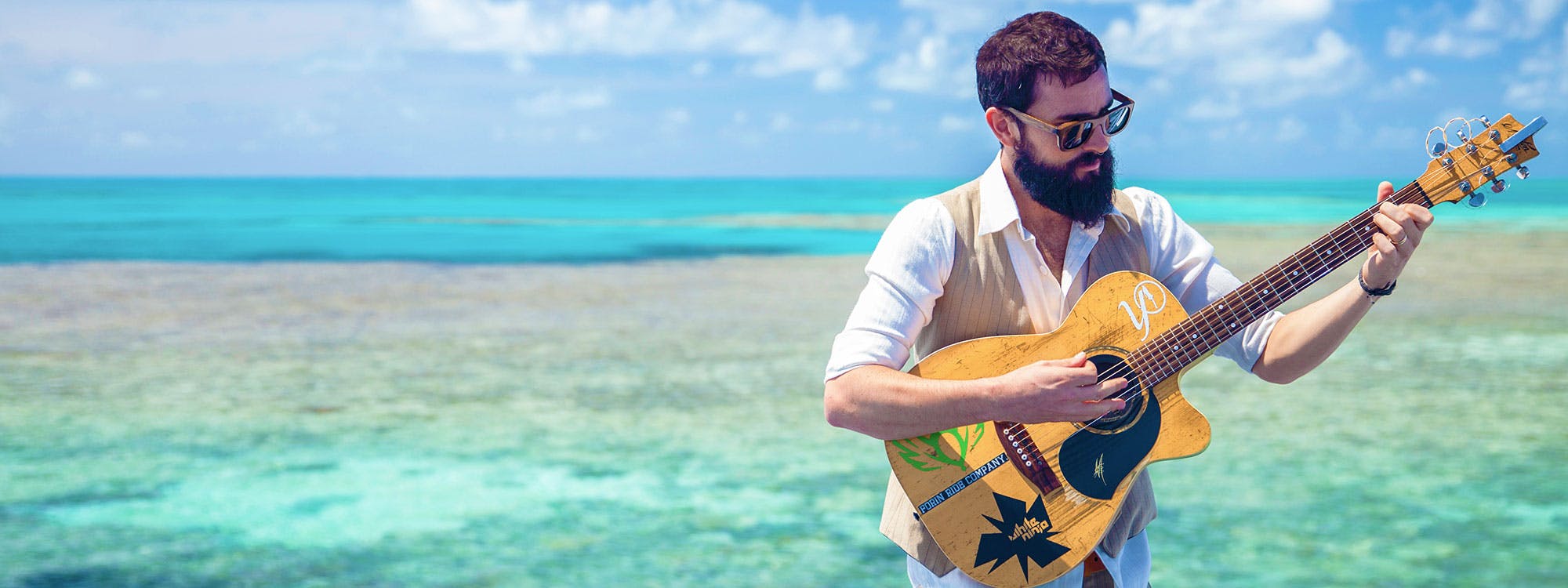 DYLAN HAMMOND (TOTAL ENTERTAINMENT) - Hamilton Island Weddings